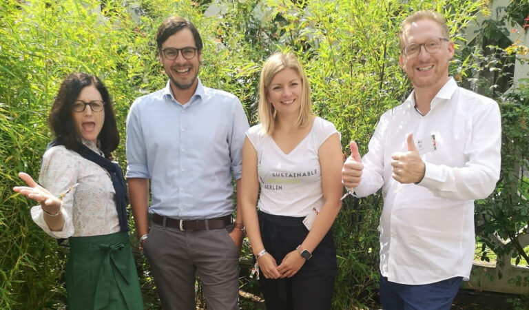 Hand in Hand für mehr Nachhaltigkeit | PUNKT PR