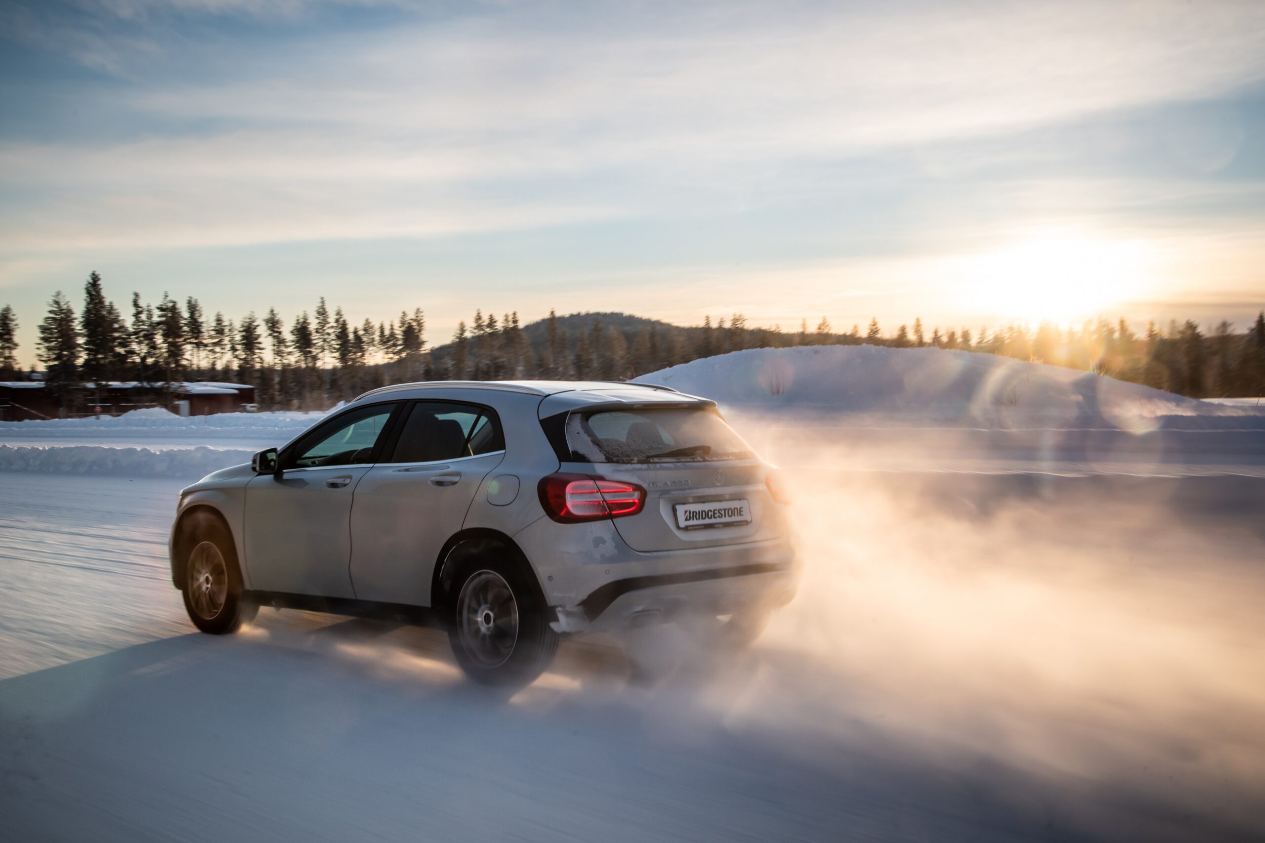 Bridgestone Blizzak LM005 fährt Testsieg im Winterreifentest der TYRE ...